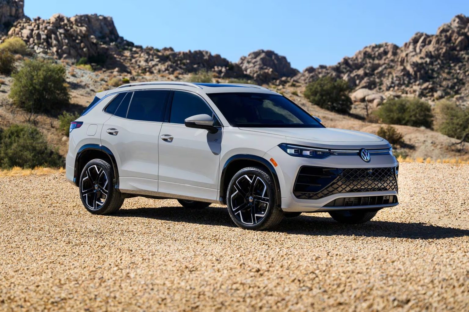 2026 VW Tiguan vs Subaru Outback Comparison